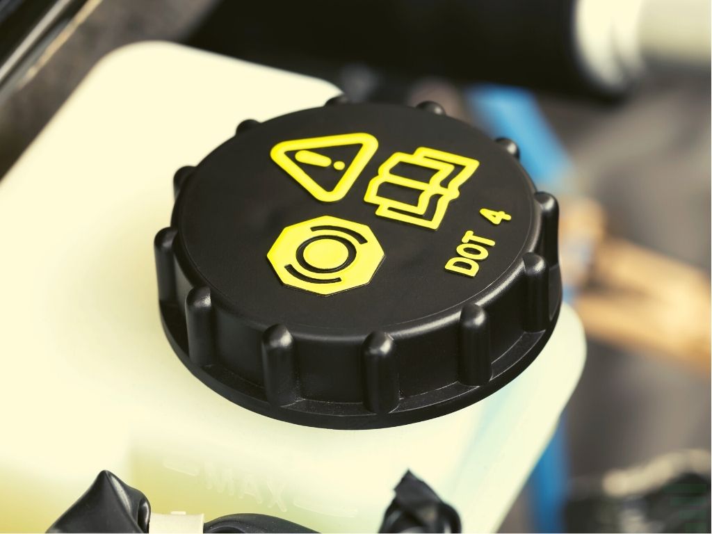 The Difference Between Dot 3 And Dot 4 Brake Fluid The Difference Between Dot 3 And Dot 4 Brake Fluid